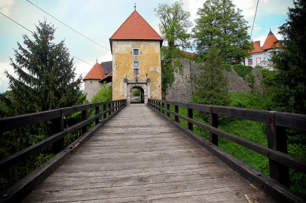 Stari grad Ozalj dobio nagradu Zlatni pin — Grad Ozalj